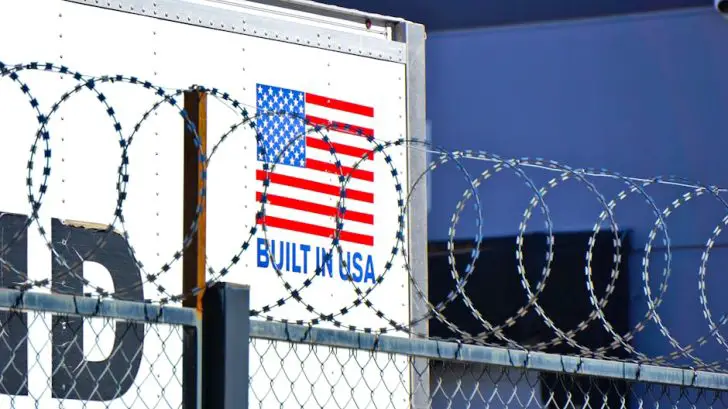 Democrats Erupt as ICE Aims to Deport 1M Illegals a Year from 2026 ...